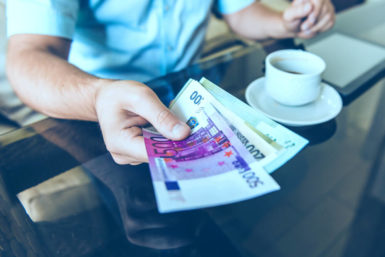 Trinkgeld Knigge: Wo gibt man wie viel Tip?
